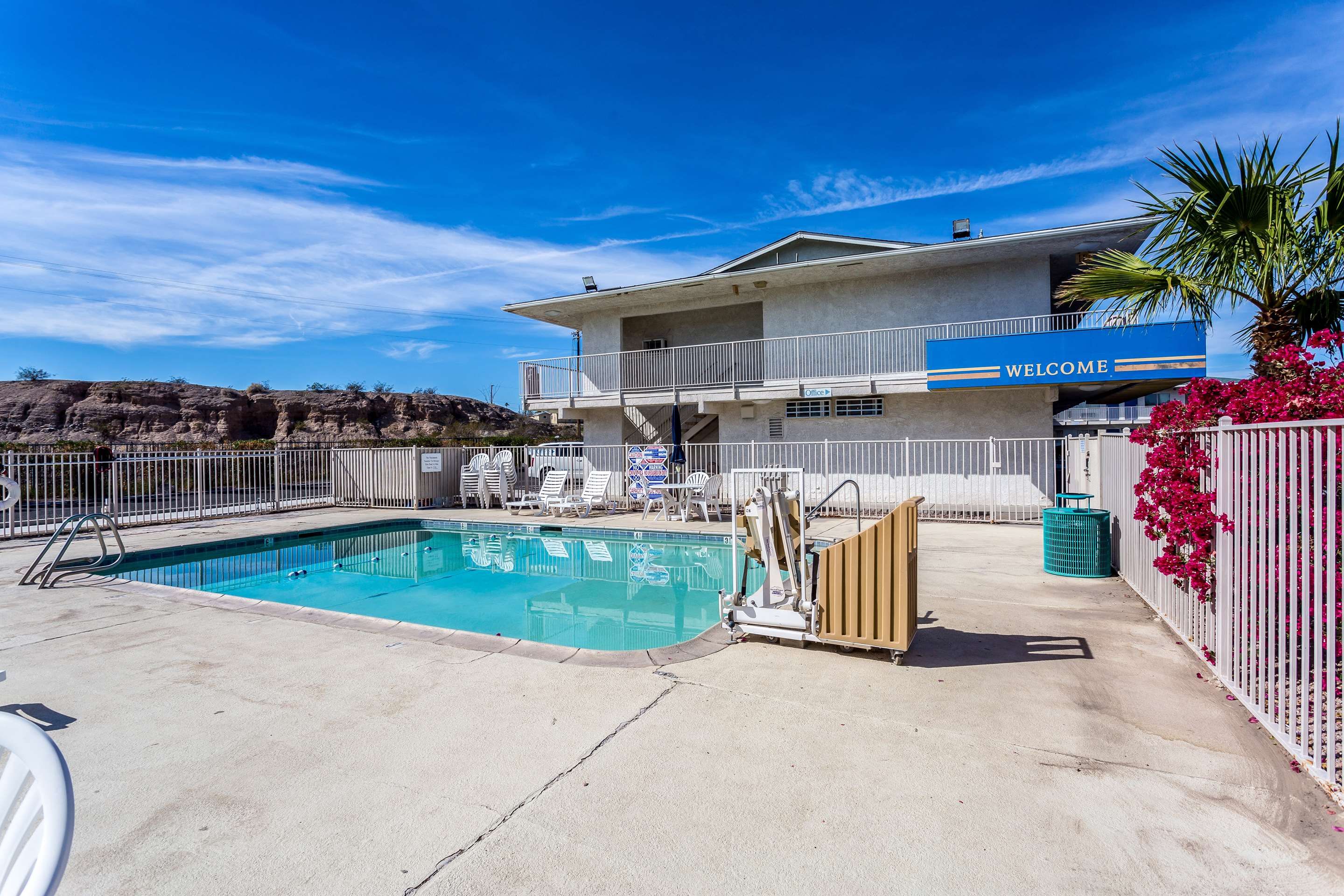 Motel 6 Pool