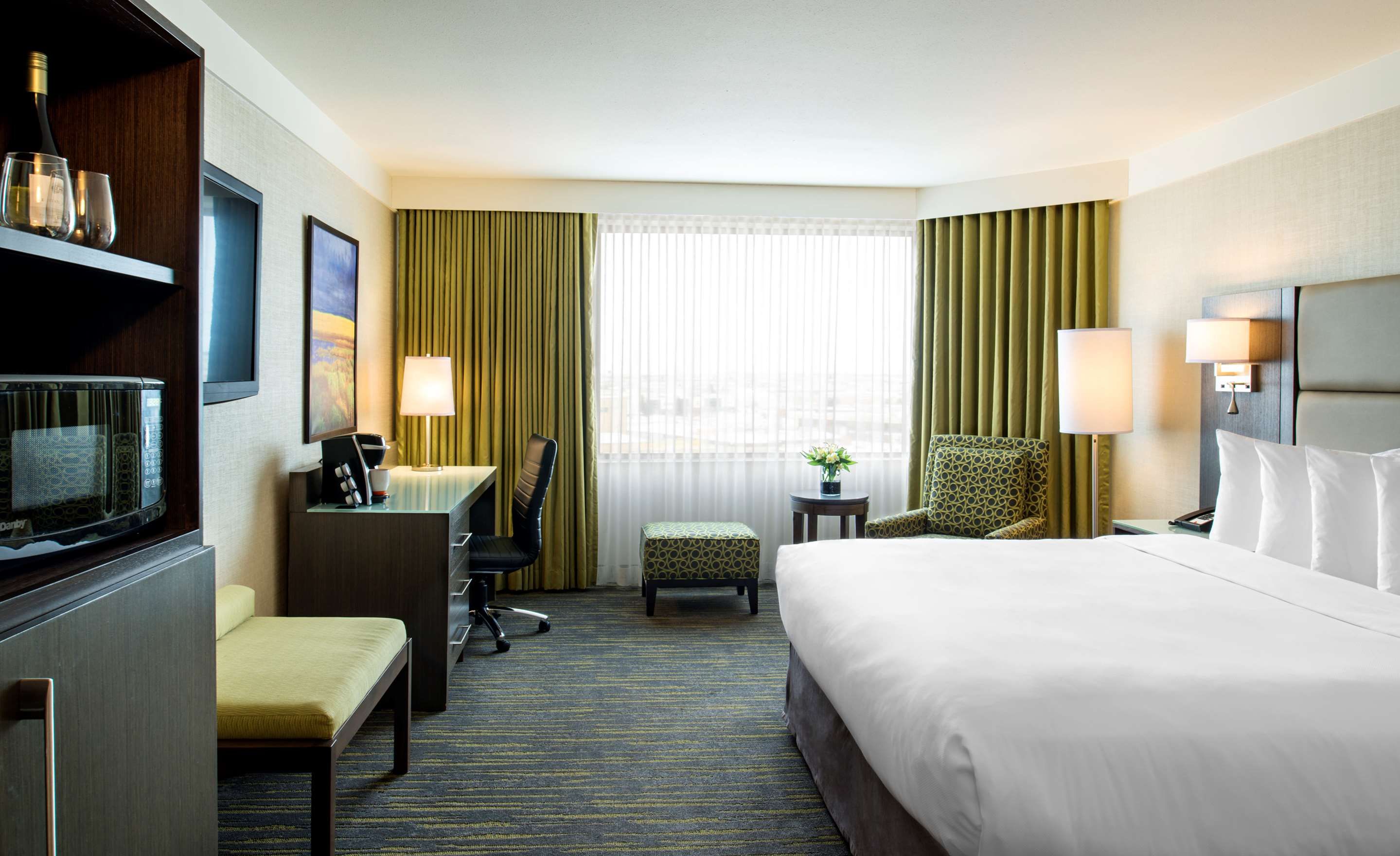 Delta Hotels by Marriott Saskatoon Downtown, Saskatoon - Compare Deals