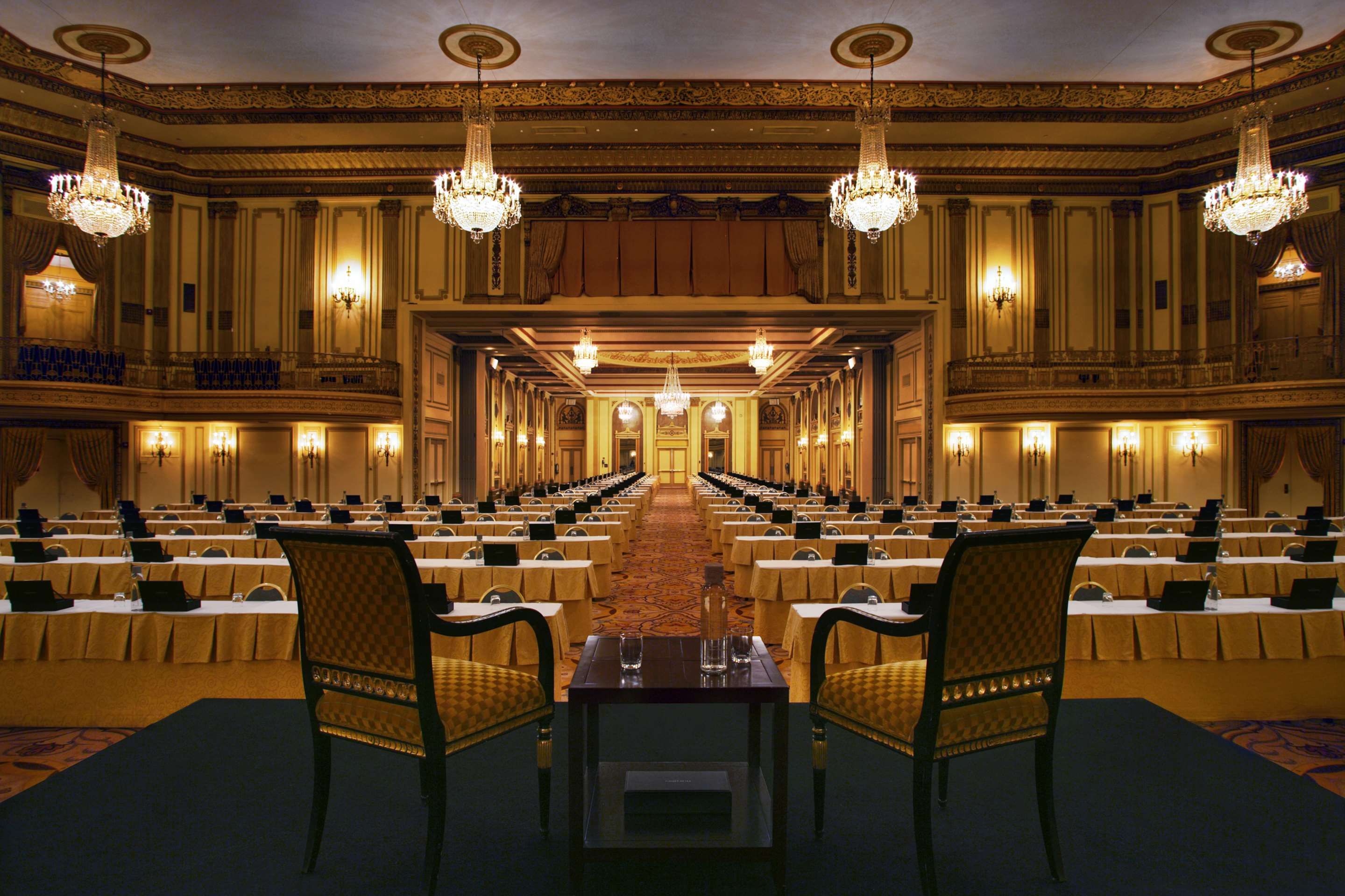 A Peek Inside Chicago S Palmer House Hilton Hotel A Review Of The