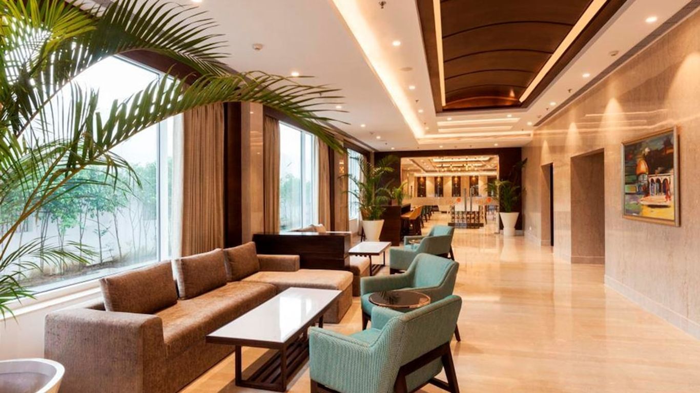 Lemon Tree Hotel Lucknow, Lucknow | HotelsCombined