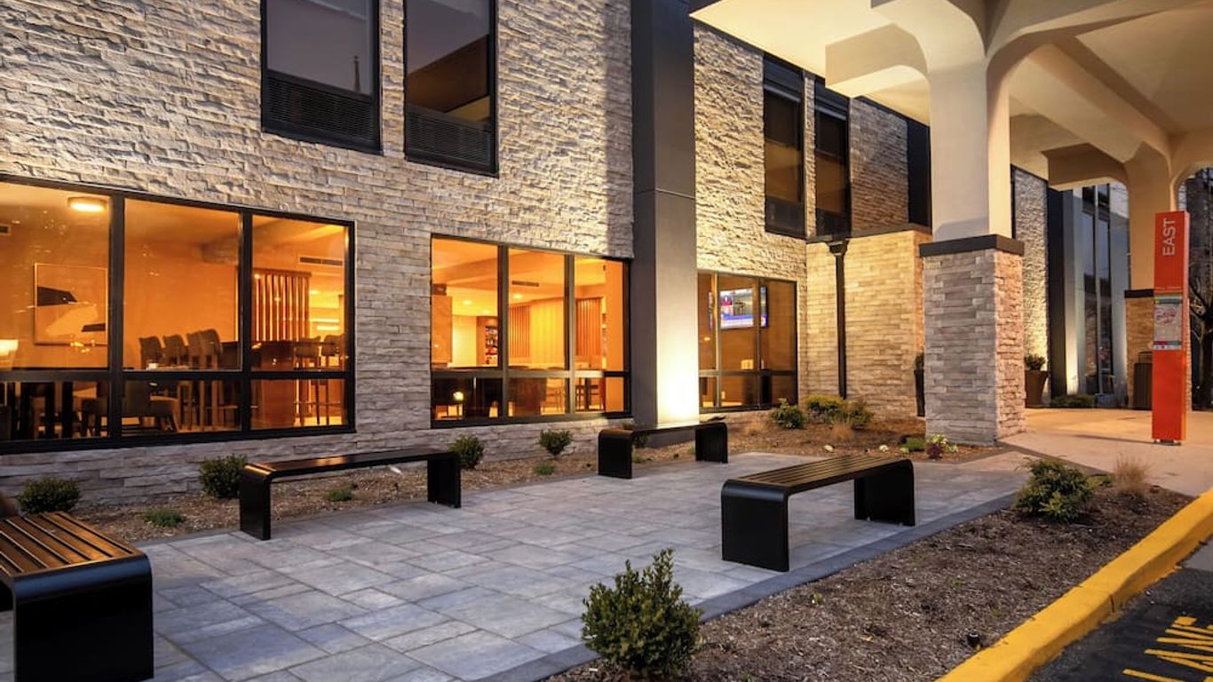 Best Western Plus Meadowlands, Secaucus | HotelsCombined