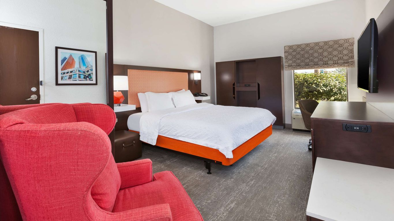 Hampton Inn Columbus/Delaware I-71 North, Sunbury | HotelsCombined