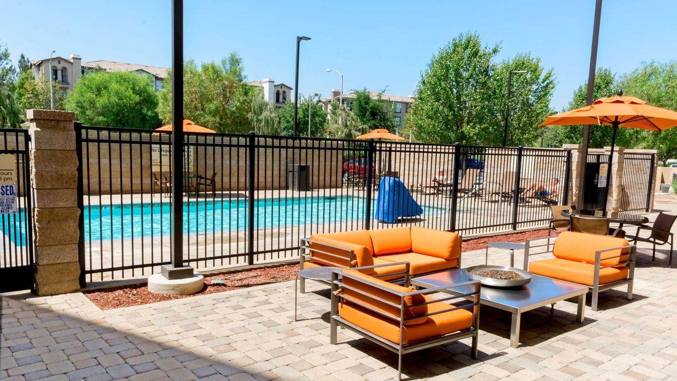 Hampton Inn & Suites Riverside/Corona East, Riverside | HotelsCombined