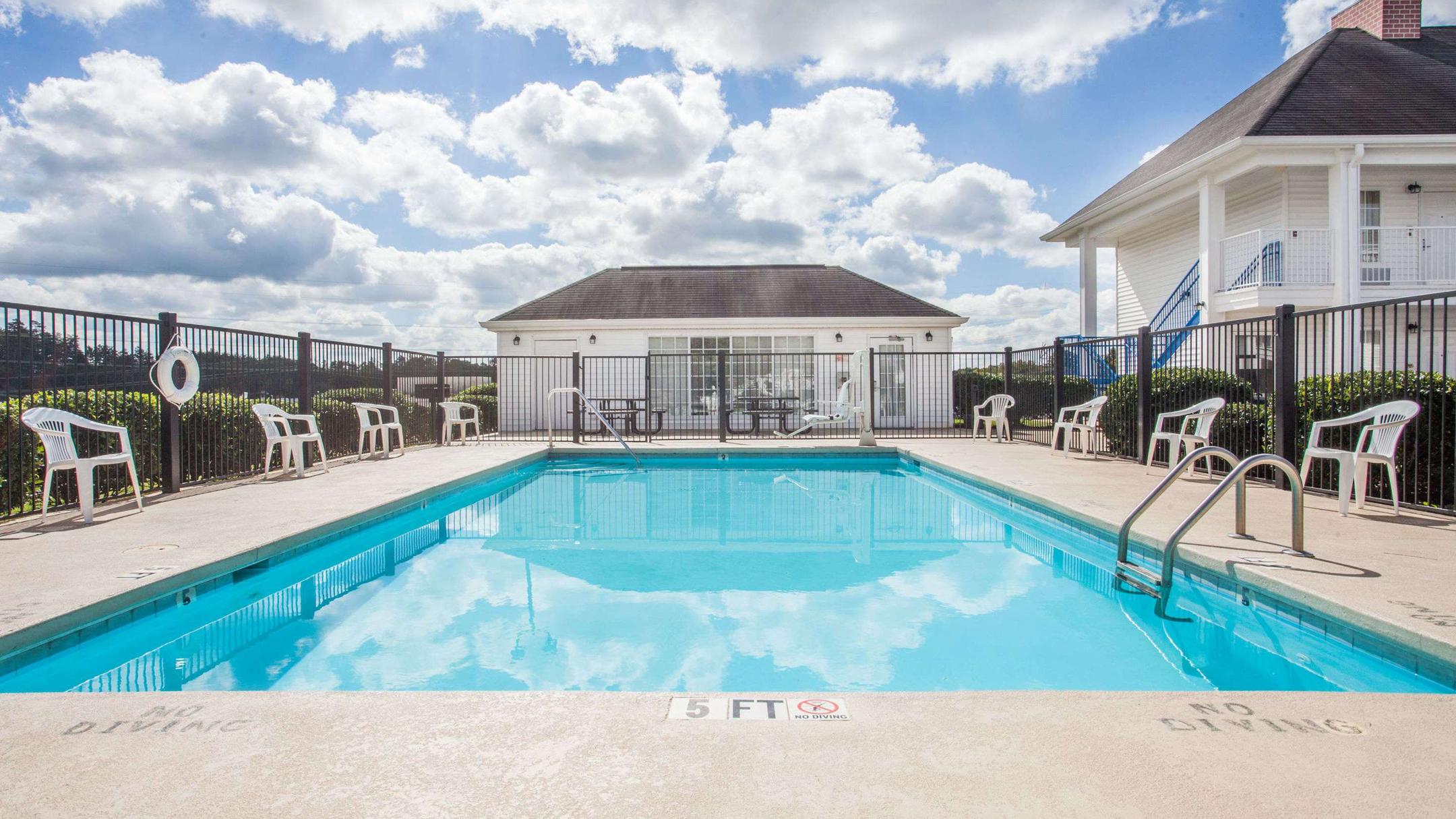 Baymont Inn And Suites Hickory Hickory HotelsCombined baymont-inn-and-suites-hickory-hickory-hotelscombined