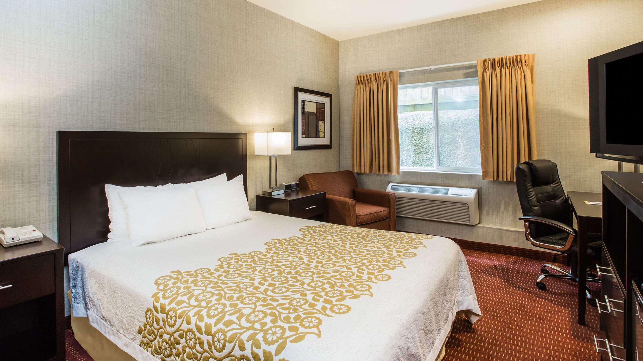 Days Inn by Wyndham Seattle Aurora, Shoreline | HotelsCombined