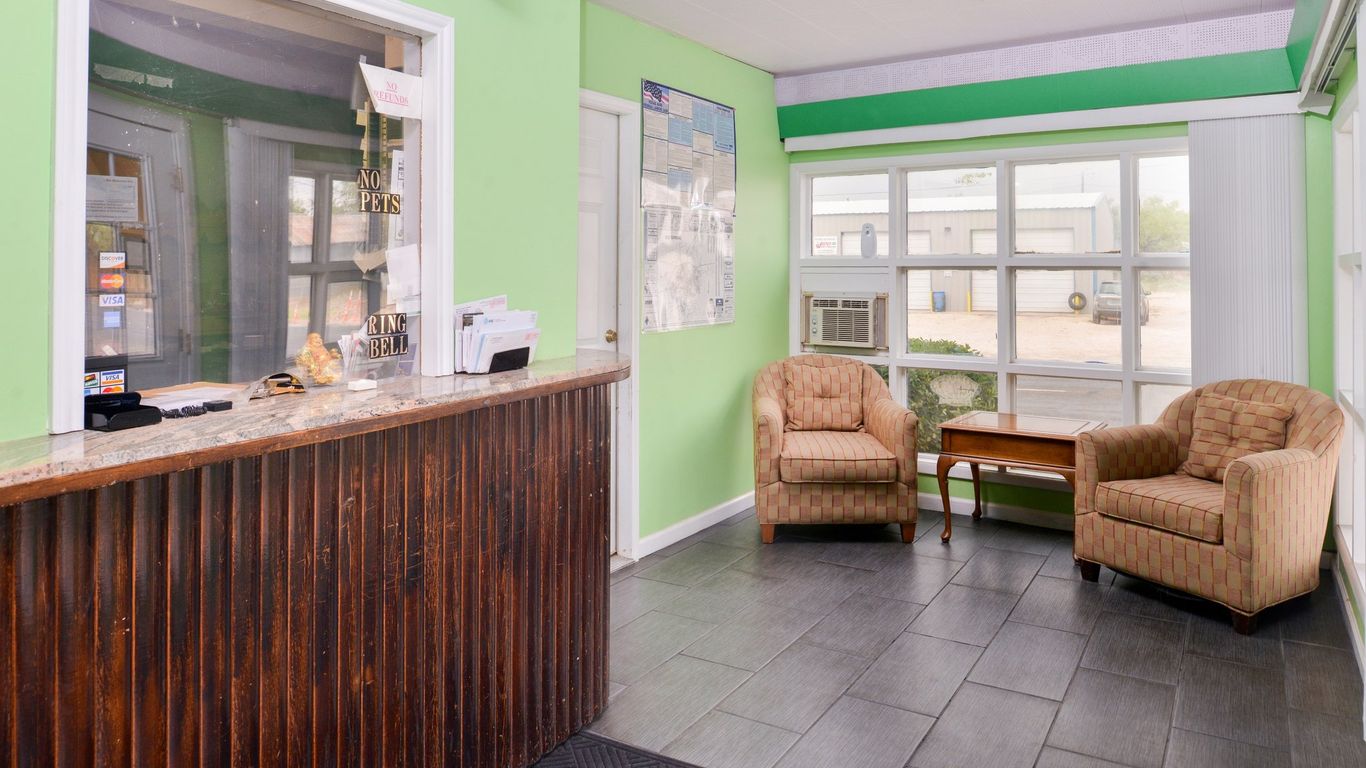 Bradbury Inn, Big Spring | HotelsCombined