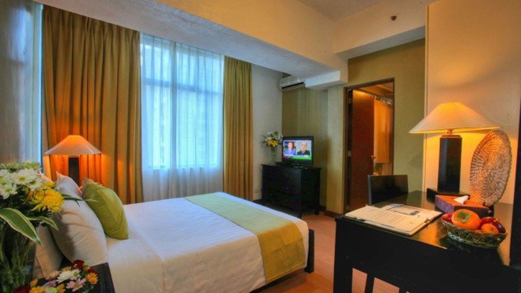 The Malayan Plaza, Manila, NCR, Philippines - Compare Deals