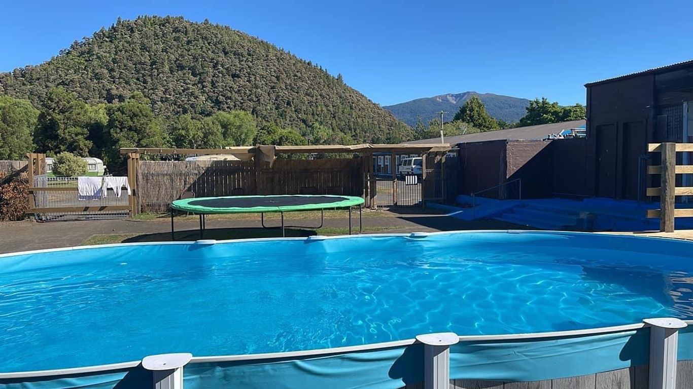 Oasis Motel & Holiday Park Turangi, Tokaanu | HotelsCombined