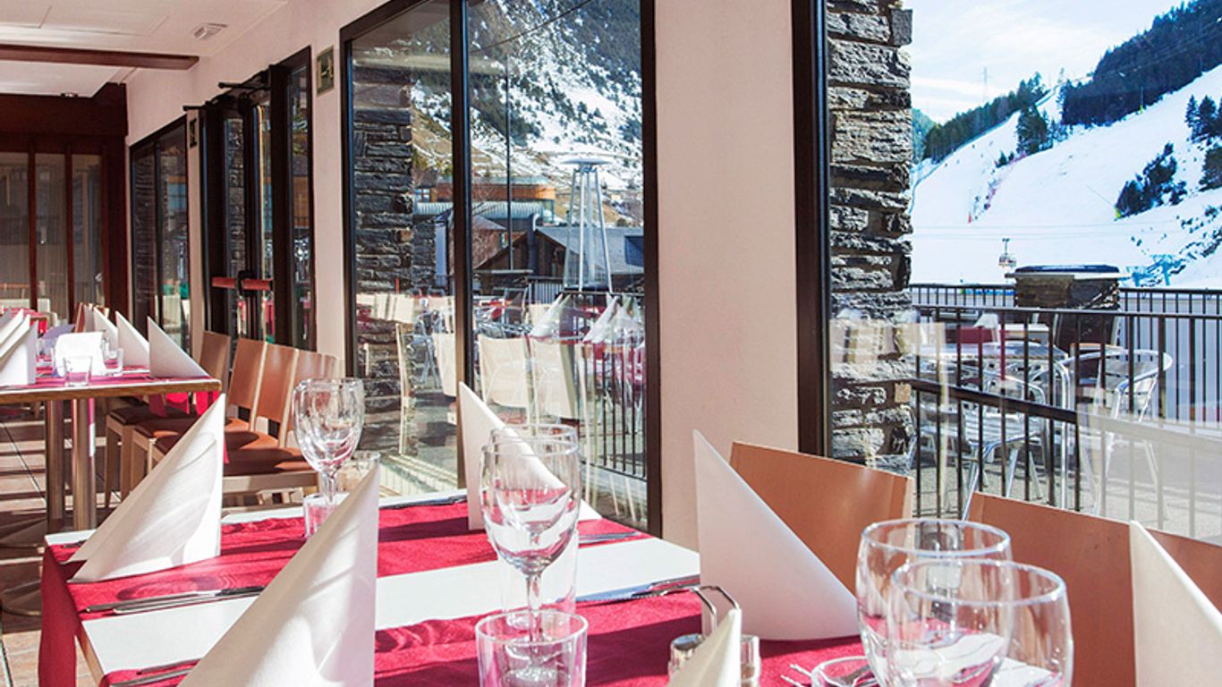 Hotel Piolets Soldeu Centre, Soldeu, Andorra - Compare Deals